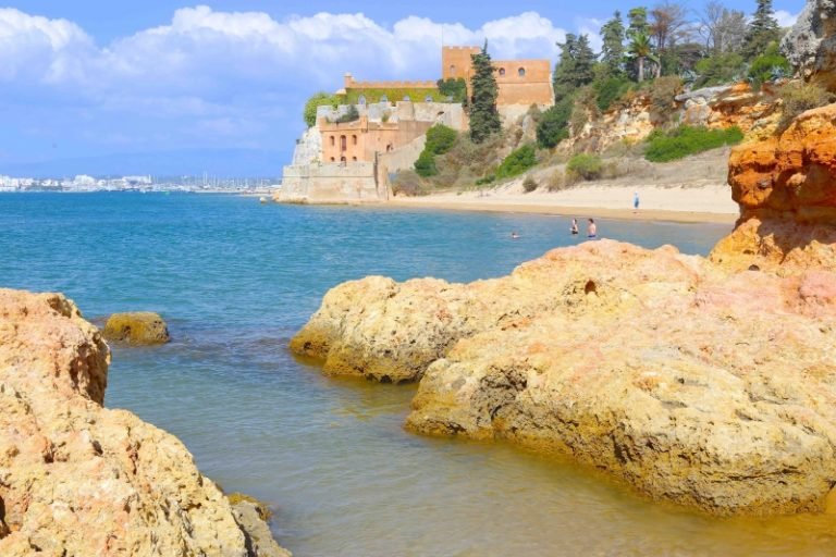 O que fazer em Ferragudo: roteiro turístico, locais a visitar, onde dormir