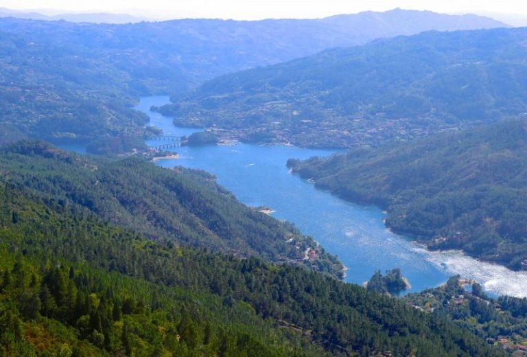 Visitar a Ermida: roteiro com o que ver e fazer - Cascatas, lagoas, trilhos