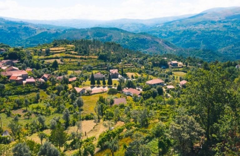 Visitar a Ermida: roteiro com o que ver e fazer - Cascatas, lagoas, trilhos